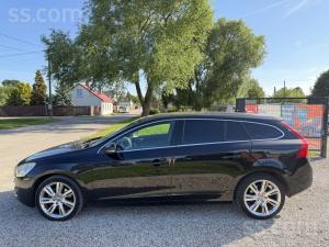 Black Volvo V60 2011 in Ventspils, with an engine capacity of 2.40 L and mileage of 300 thousand km for 6100 €, photo 11 on AUTOMOTO.COM.LV