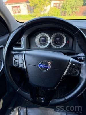 Black Volvo V60 2011 in Ventspils, with an engine capacity of 2.40 L and mileage of 300 thousand km for 6100 €, photo 24 on AUTOMOTO.COM.LV