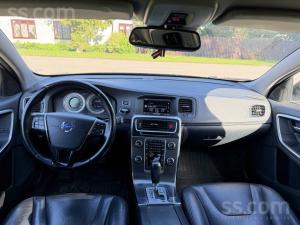 Black Volvo V60 2011 in Ventspils, with an engine capacity of 2.40 L and mileage of 300 thousand km for 6100 €, photo 28 on AUTOMOTO.COM.LV