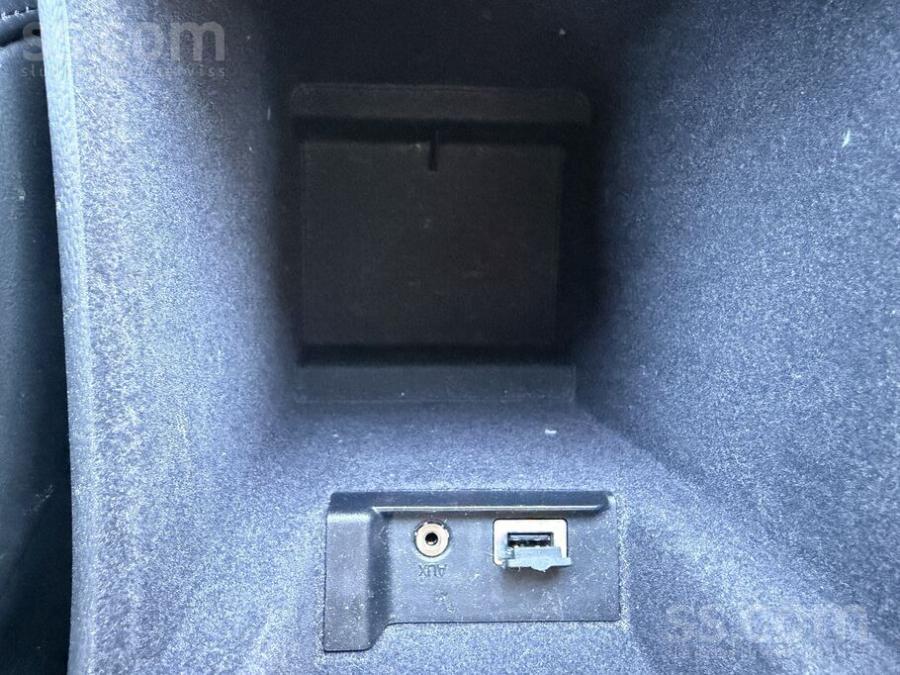 Black Volvo V60 2011 in Ventspils, with an engine capacity of 2.40 L and mileage of 300 thousand km for 6100 €, photo 33 on AUTOMOTO.COM.LV