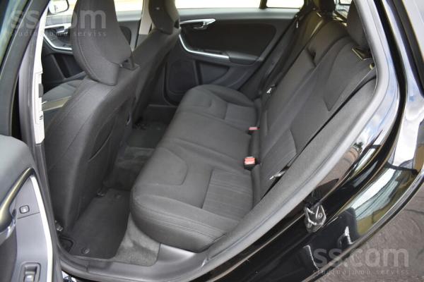 Black Volvo V60 2011 in Talsi, with an engine capacity of 2.00 L and mileage of 213 thousand km for 5900 €, photo 8 on AUTOMOTO.COM.LV