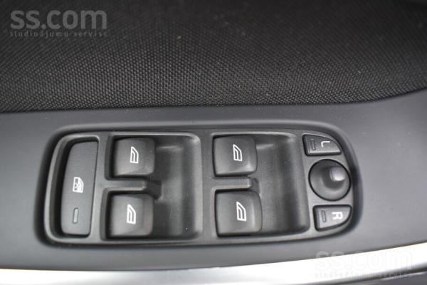 Black Volvo V60 2011 in Talsi, with an engine capacity of 2.00 L and mileage of 213 thousand km for 5900 €, photo 10 on AUTOMOTO.COM.LV