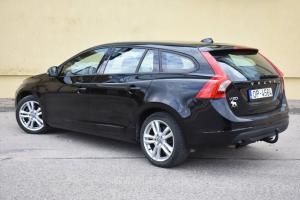 Black Volvo V60 2011 in Talsi, with an engine capacity of 2.00 L and mileage of 213 thousand km for 5900 €, photo 3 on AUTOMOTO.COM.LV