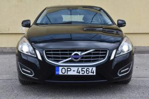 Black Volvo V60 2011 in Talsi, with an engine capacity of 2.00 L and mileage of 213 thousand km for 5900 €, photo 4 on AUTOMOTO.COM.LV