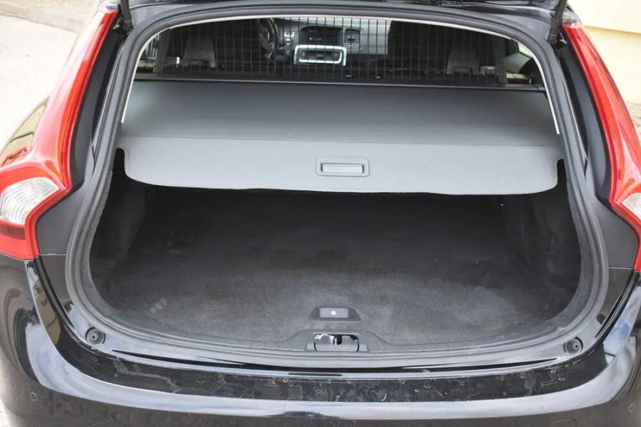 Black Volvo V60 2011 in Talsi, with an engine capacity of 2.00 L and mileage of 213 thousand km for 5900 €, photo 10 on AUTOMOTO.COM.LV