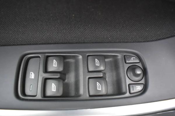 Melns Volvo V60 2011 Talsi, ar dzinēja tilpumu 2.00 L un nobraukumu 213 tūkst. km par 5900 €, foto 10 vietnē AUTOMOTO.COM.LV
