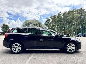 Black Volvo V60 2011 in Bauska, with an engine capacity of 2.00 L and mileage of 493 thousand km for 4600 €, photo 5 on AUTOMOTO.COM.LV