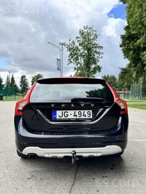 Black Volvo V60 2011 in Bauska, with an engine capacity of 2.00 L and mileage of 493 thousand km for 4600 €, photo 6 on AUTOMOTO.COM.LV