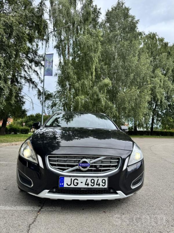 Melns Volvo V60 2011 Bauska, ar dzinēja tilpumu 2.00 L un nobraukumu 493 tūkst. km par 4600 €, foto 7 vietnē AUTOMOTO.COM.LV