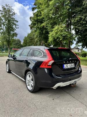 Black Volvo V60 2011 in Bauska, with an engine capacity of 2.00 L and mileage of 493 thousand km for 4600 €, photo 9 on AUTOMOTO.COM.LV