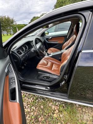 Black Volvo V60 2011 in Bauska, with an engine capacity of 2.00 L and mileage of 493 thousand km for 4600 €, photo 15 on AUTOMOTO.COM.LV