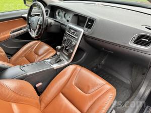 Black Volvo V60 2011 in Bauska, with an engine capacity of 2.00 L and mileage of 493 thousand km for 4600 €, photo 17 on AUTOMOTO.COM.LV