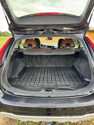 Black Volvo V60 2011 in Bauska, with an engine capacity of 2.00 L and mileage of 493 thousand km for 4600 €, photo 18 on AUTOMOTO.COM.LV