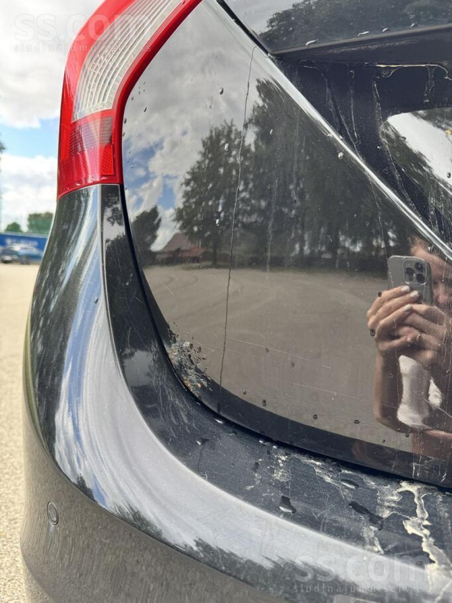 Black Volvo V60 2011 in Bauska, with an engine capacity of 2.00 L and mileage of 493 thousand km for 4600 €, photo 26 on AUTOMOTO.COM.LV