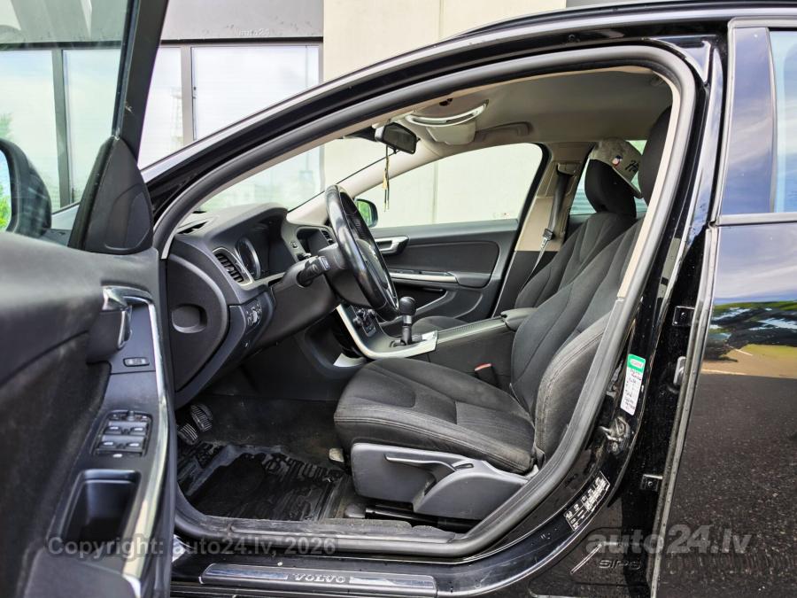 Melns Volvo V60 2011 Pērnava, ar dzinēja tilpumu 1.60 L un nobraukumu 346 tūkst. km par 5000 €, foto 7 vietnē AUTOMOTO.COM.LV