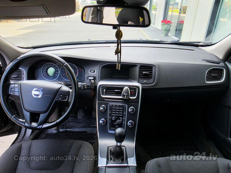 Melns Volvo V60 2011 Pērnava, ar dzinēja tilpumu 1.60 L un nobraukumu 346 tūkst. km par 5000 €, foto 8 vietnē AUTOMOTO.COM.LV