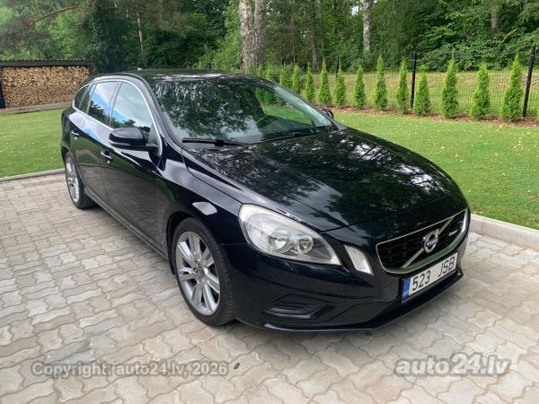Black Volvo V60 2011 in Tartu, with an engine capacity of 2.40 L and mileage of 286 thousand km for 5300 €, photo 2 on AUTOMOTO.COM.LV