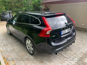 Melns Volvo V60 2011 Tartu, ar dzinēja tilpumu 2.40 L un nobraukumu 286 tūkst. km par 5300 €, foto 5 vietnē AUTOMOTO.COM.LV