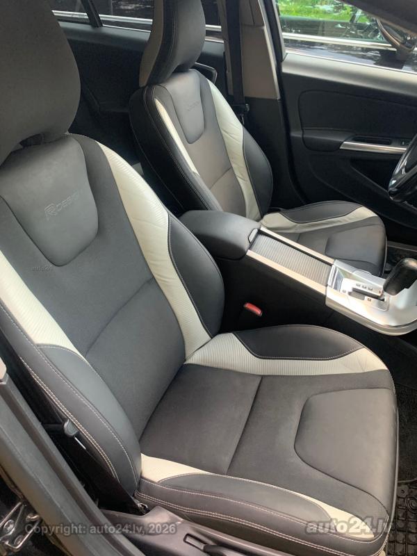 Black Volvo V60 2011 in Tartu, with an engine capacity of 2.40 L and mileage of 286 thousand km for 5300 €, photo 6 on AUTOMOTO.COM.LV