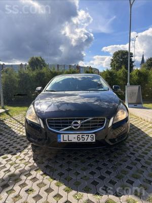 Melns Volvo V60 2011 Jūrmala, ar dzinēja tilpumu 2.00 L un nobraukumu 285 tūkst. km par 4250 €, foto  vietnē AUTOMOTO.COM.LV