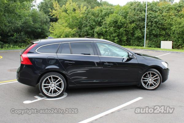 Melns Volvo V60 2011 Rapla, ar dzinēja tilpumu 2.00 L un nobraukumu 290 tūkst. km par 5790 €, foto 8 vietnē AUTOMOTO.COM.LV