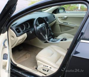 Black Volvo V60 2011 in Rapla, with an engine capacity of 2.00 L and mileage of 290 thousand km for 5790 €, photo 13 on AUTOMOTO.COM.LV