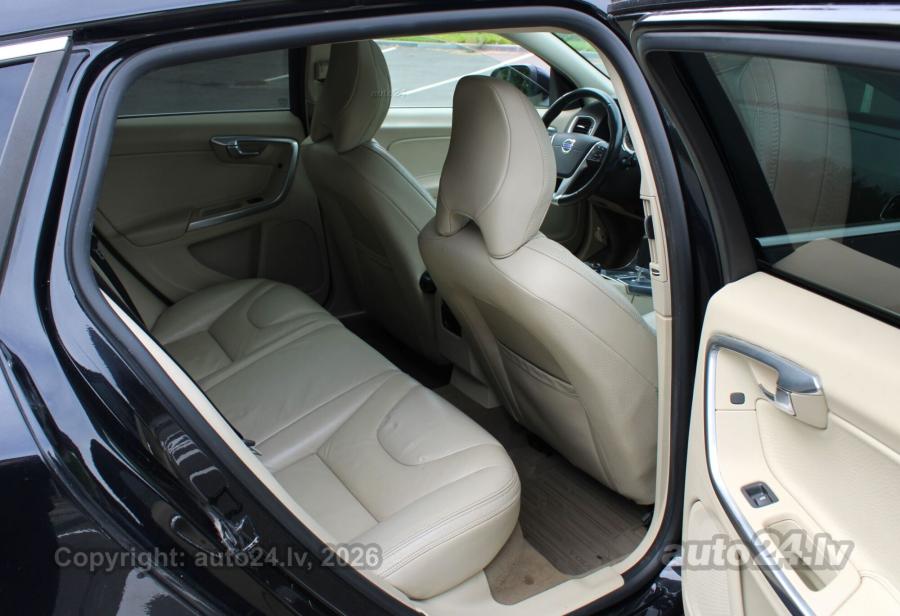 Black Volvo V60 2011 in Rapla, with an engine capacity of 2.00 L and mileage of 290 thousand km for 5790 €, photo 15 on AUTOMOTO.COM.LV