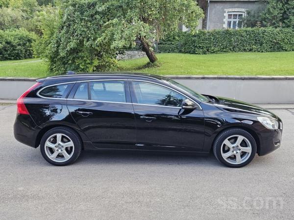 Черный Вольво B60 2011 в Екабпилс, объемом двигателя 2.00 л и пробегом 302 тыс. км за 6490 €, фото 5 на AUTOMOTO.COM.LV