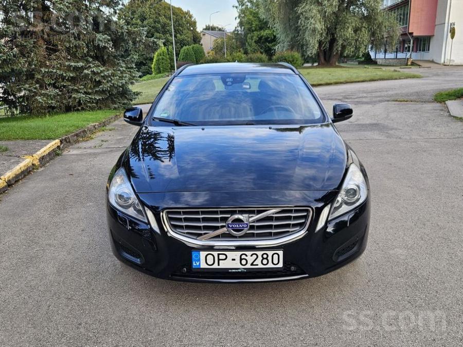 Черный Вольво B60 2011 в Екабпилс, объемом двигателя 2.00 л и пробегом 302 тыс. км за 6490 €, фото 3 на AUTOMOTO.COM.LV