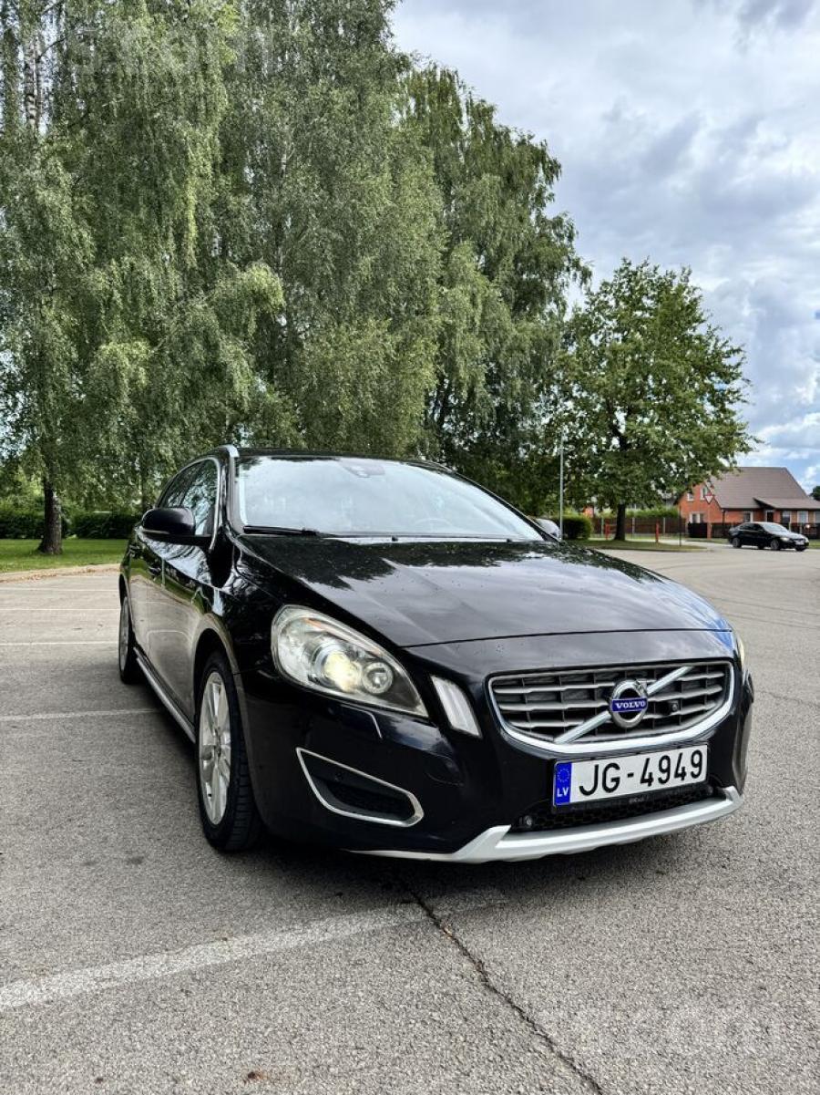 Melns Volvo V60 2011 Bauska, ar dzinēja tilpumu 2.00 L un nobraukumu 493 tūkst. km par 2900 €, foto 3 vietnē AUTOMOTO.COM.LV