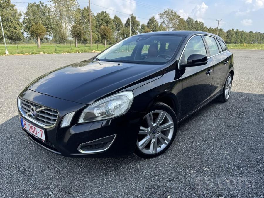 Melns Volvo V60 2011 Ogre, ar dzinēja tilpumu 2.40 L un nobraukumu 245 tūkst. km par 8550 €, foto 1 vietnē AUTOMOTO.COM.LV