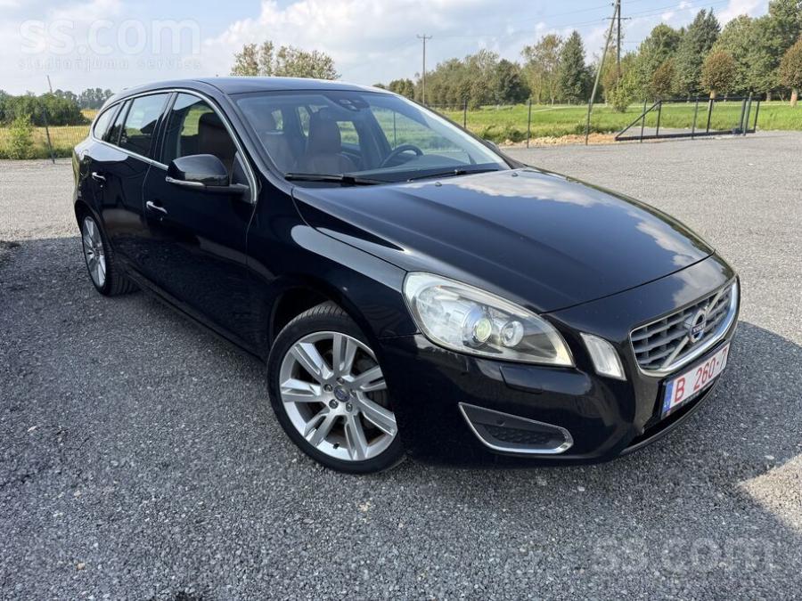 Melns Volvo V60 2011 Ogre, ar dzinēja tilpumu 2.40 L un nobraukumu 245 tūkst. km par 8550 €, foto 6 vietnē AUTOMOTO.COM.LV