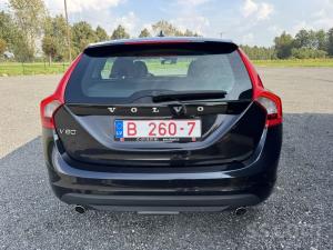 Melns Volvo V60 2011 Ogre, ar dzinēja tilpumu 2.40 L un nobraukumu 245 tūkst. km par 8550 €, foto 7 vietnē AUTOMOTO.COM.LV