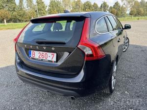 Melns Volvo V60 2011 Ogre, ar dzinēja tilpumu 2.40 L un nobraukumu 245 tūkst. km par 8550 €, foto 8 vietnē AUTOMOTO.COM.LV