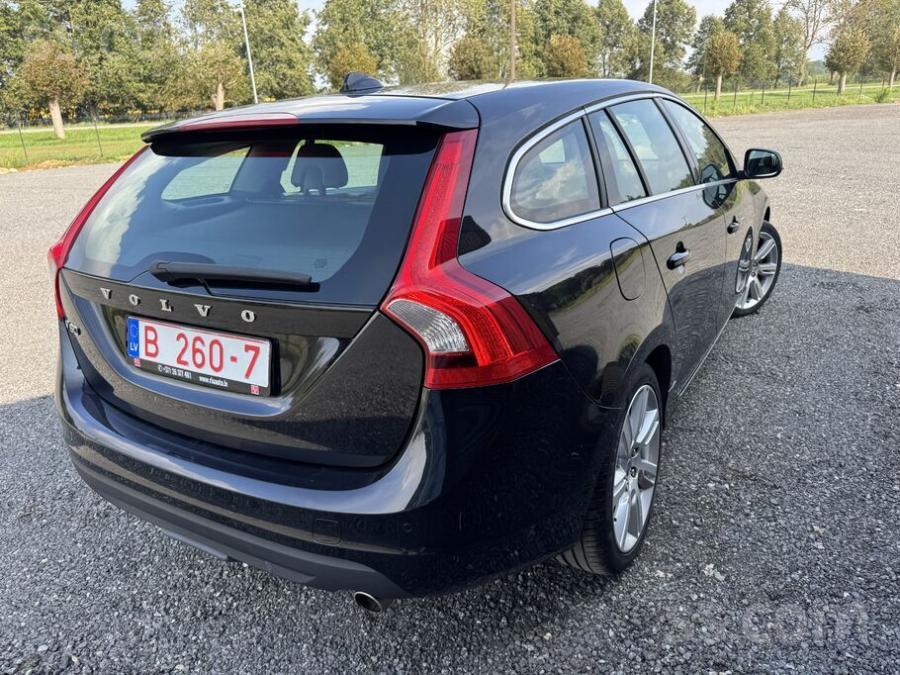 Melns Volvo V60 2011 Ogre, ar dzinēja tilpumu 2.40 L un nobraukumu 245 tūkst. km par 8550 €, foto 9 vietnē AUTOMOTO.COM.LV