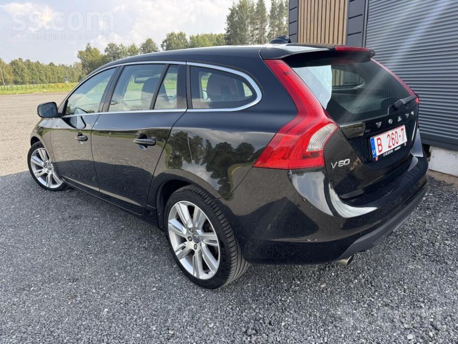 Melns Volvo V60 2011 Ogre, ar dzinēja tilpumu 2.40 L un nobraukumu 245 tūkst. km par 8550 €, foto 10 vietnē AUTOMOTO.COM.LV