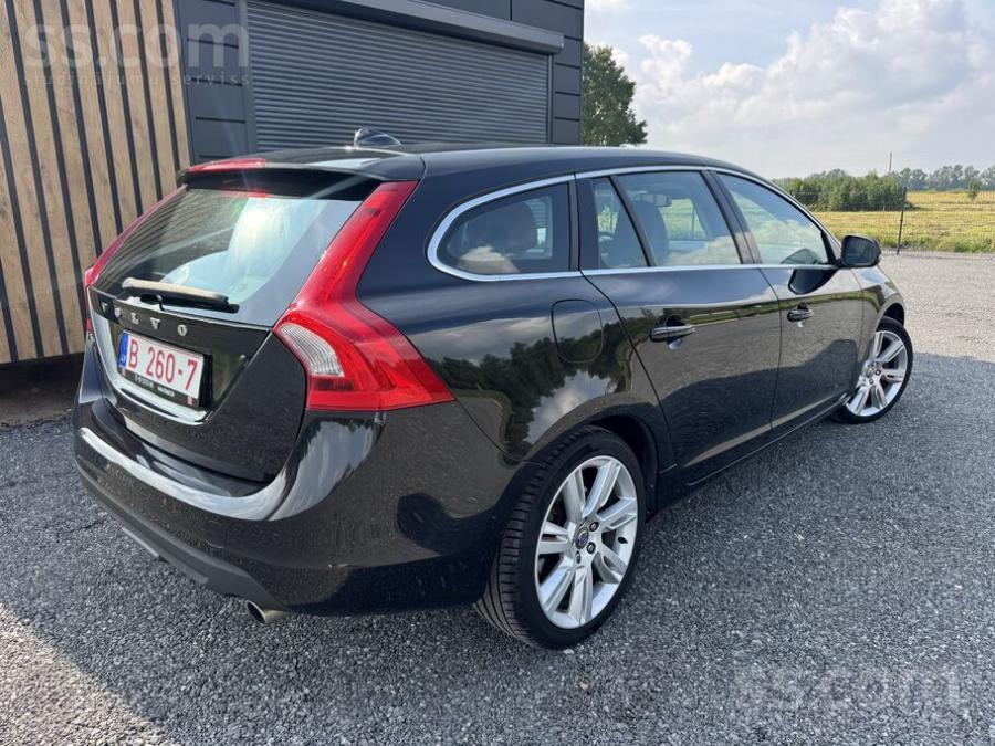 Melns Volvo V60 2011 Ogre, ar dzinēja tilpumu 2.40 L un nobraukumu 245 tūkst. km par 8550 €, foto 12 vietnē AUTOMOTO.COM.LV
