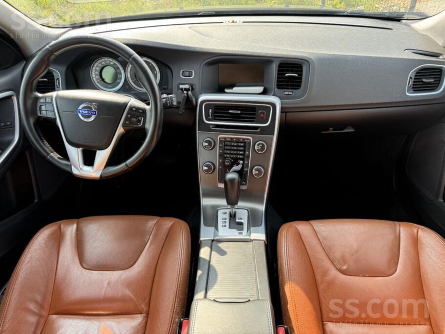 Melns Volvo V60 2011 Ogre, ar dzinēja tilpumu 2.40 L un nobraukumu 245 tūkst. km par 8550 €, foto 13 vietnē AUTOMOTO.COM.LV