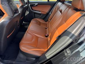 Melns Volvo V60 2011 Ogre, ar dzinēja tilpumu 2.40 L un nobraukumu 245 tūkst. km par 8550 €, foto 14 vietnē AUTOMOTO.COM.LV