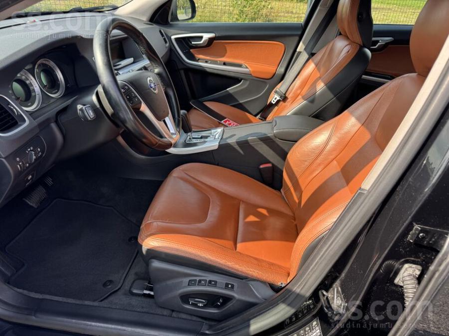 Melns Volvo V60 2011 Ogre, ar dzinēja tilpumu 2.40 L un nobraukumu 245 tūkst. km par 8550 €, foto 15 vietnē AUTOMOTO.COM.LV