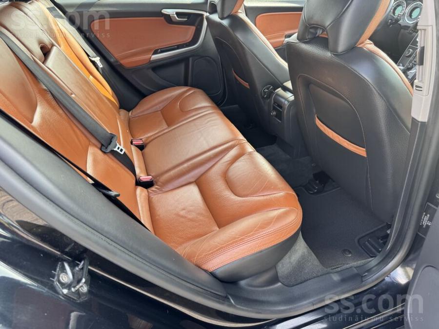 Melns Volvo V60 2011 Ogre, ar dzinēja tilpumu 2.40 L un nobraukumu 245 tūkst. km par 8550 €, foto 19 vietnē AUTOMOTO.COM.LV