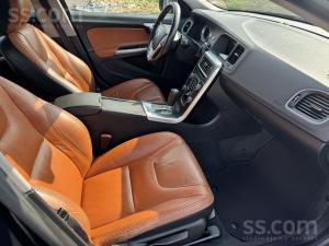 Melns Volvo V60 2011 Ogre, ar dzinēja tilpumu 2.40 L un nobraukumu 245 tūkst. km par 8550 €, foto 20 vietnē AUTOMOTO.COM.LV