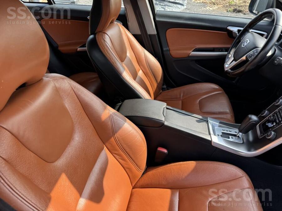 Melns Volvo V60 2011 Ogre, ar dzinēja tilpumu 2.40 L un nobraukumu 245 tūkst. km par 8550 €, foto 21 vietnē AUTOMOTO.COM.LV