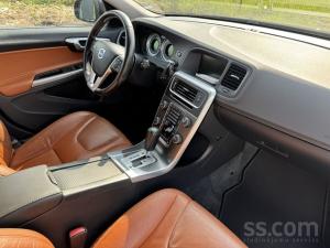 Melns Volvo V60 2011 Ogre, ar dzinēja tilpumu 2.40 L un nobraukumu 245 tūkst. km par 8550 €, foto 22 vietnē AUTOMOTO.COM.LV