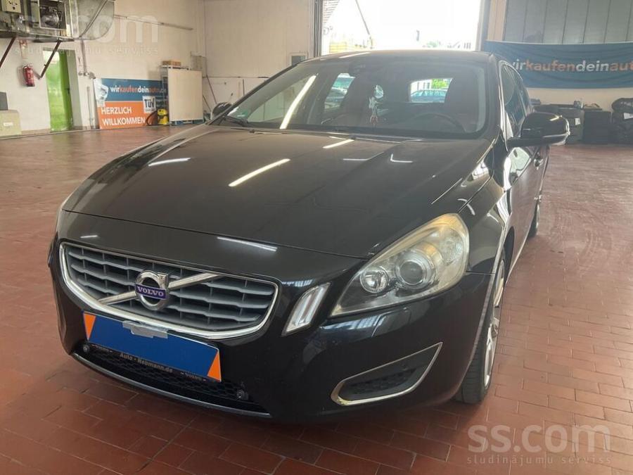 Melns Volvo V60 2011 Ogre, ar dzinēja tilpumu 2.40 L un nobraukumu 245 tūkst. km par 8550 €, foto 30 vietnē AUTOMOTO.COM.LV