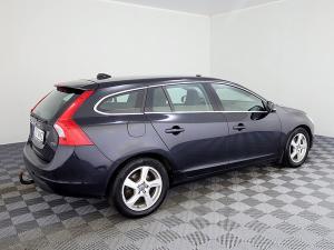 Melns Volvo V60 2011 Tallina, ar dzinēja tilpumu 2.00 L un nobraukumu 313 tūkst. km par 1799 €, foto 4 vietnē AUTOMOTO.COM.LV