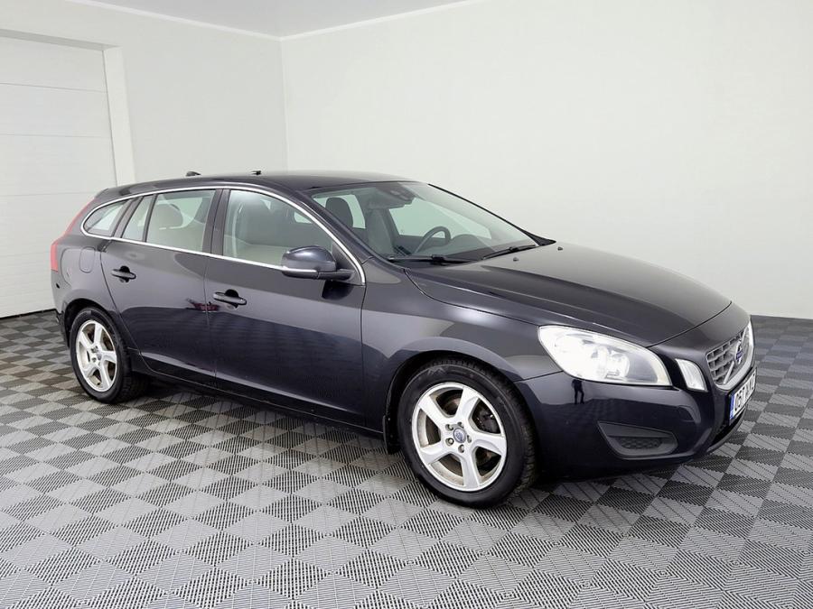 Melns Volvo V60 2011 Tallina, ar dzinēja tilpumu 2.00 L un nobraukumu 313 tūkst. km par 1799 €, foto 9 vietnē AUTOMOTO.COM.LV