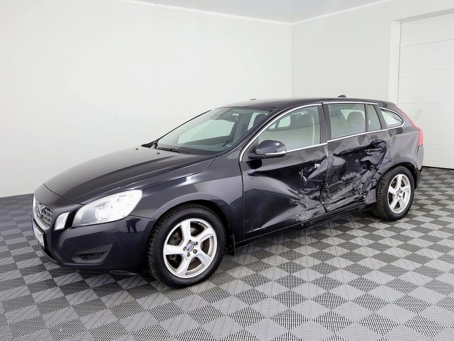 Melns Volvo V60 2011 Tallina, ar dzinēja tilpumu 2.00 L un nobraukumu 313 tūkst. km par 1799 €, foto 10 vietnē AUTOMOTO.COM.LV