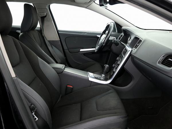 Black Volvo V60 2011 in Tallinn, with an engine capacity of 2.00 L and mileage of 313 thousand km for 1799 €, photo 7 on AUTOMOTO.COM.LV