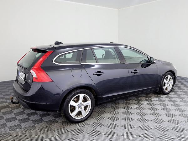 Black Volvo V60 2011 in Tallinn, with an engine capacity of 2.00 L and mileage of 313 thousand km for 1799 €, photo 11 on AUTOMOTO.COM.LV